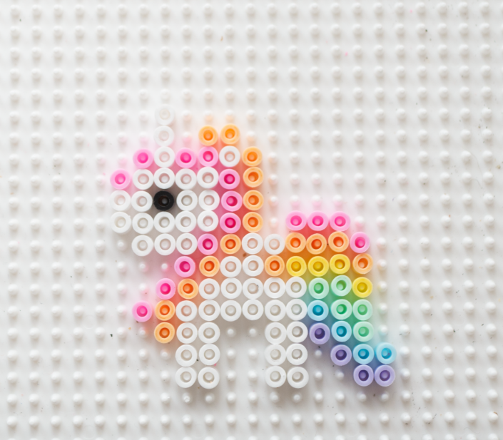 DIY-Bügelperlen mit Vorlage: Einhorn & Regenbogen